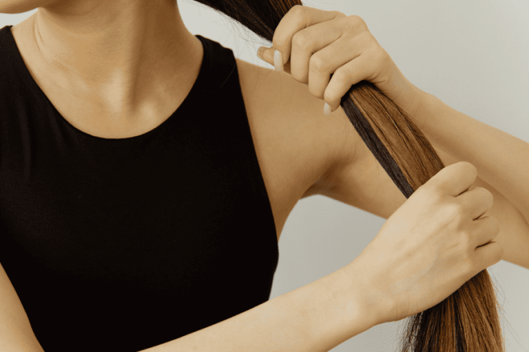 Comprendre l'alopécie féminine : Facteurs, diagnostic et solutions