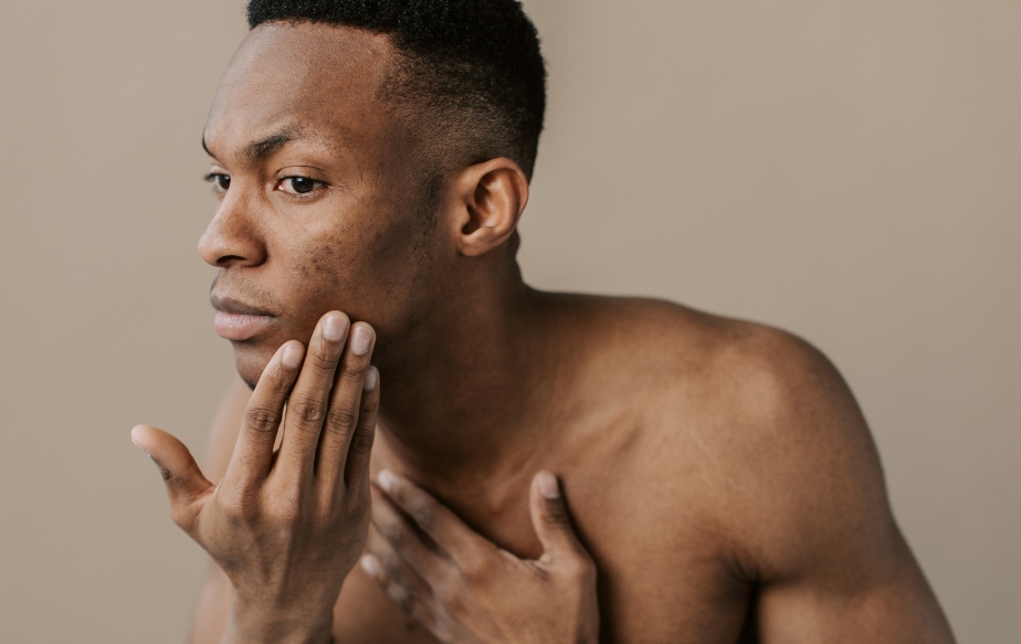 Routine visage homme : Les 5 étapes essentielles pour une peau parfaite