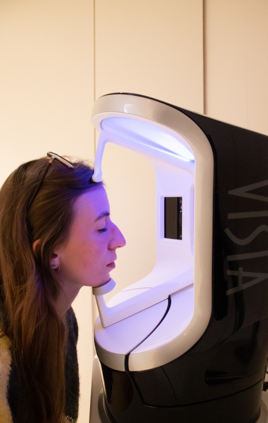 Analyse de peau avec Visia 7 : le bilan vieillissement de votre peau