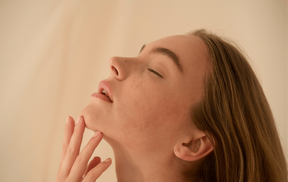 Visage gonflé : œdème, causes et solutions sur le long terme